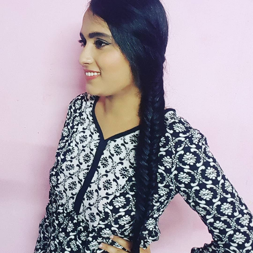 How To Do A Side Fishtail Braid In Easy Steps - Tutorial - Fashion's Fever