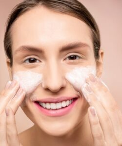 How To Wash The Face In The Right Way - 7 Simple Steps - Fashion's Fever